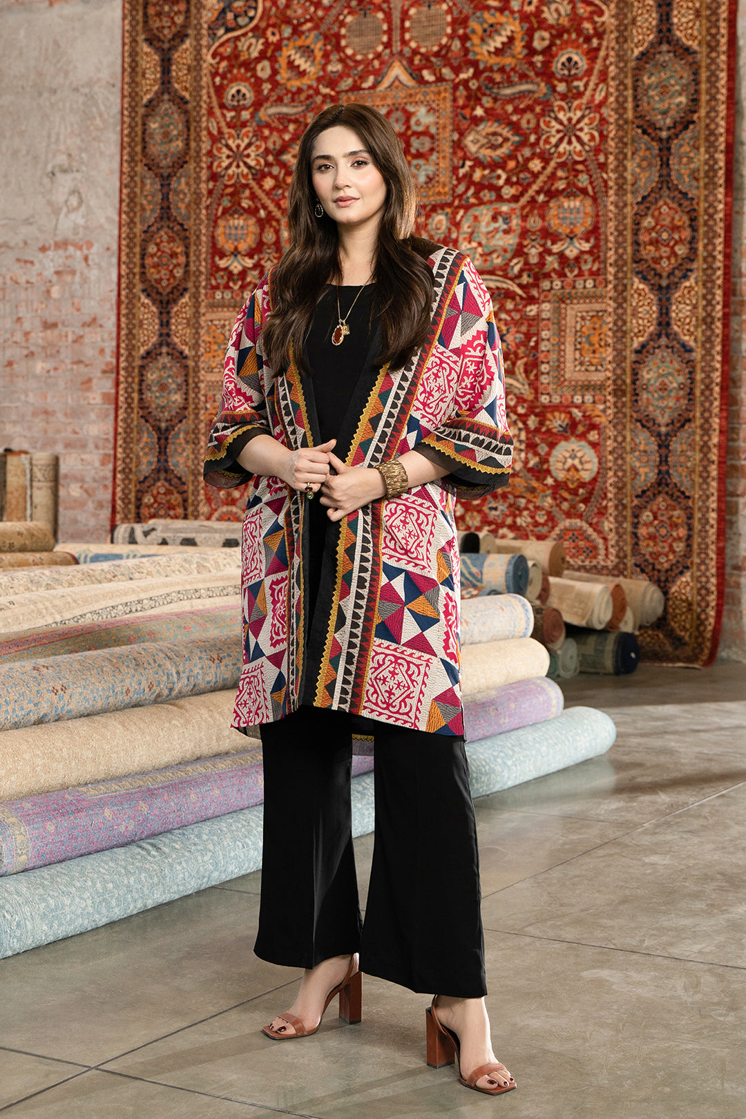 Tajar Shrug – Lulusar